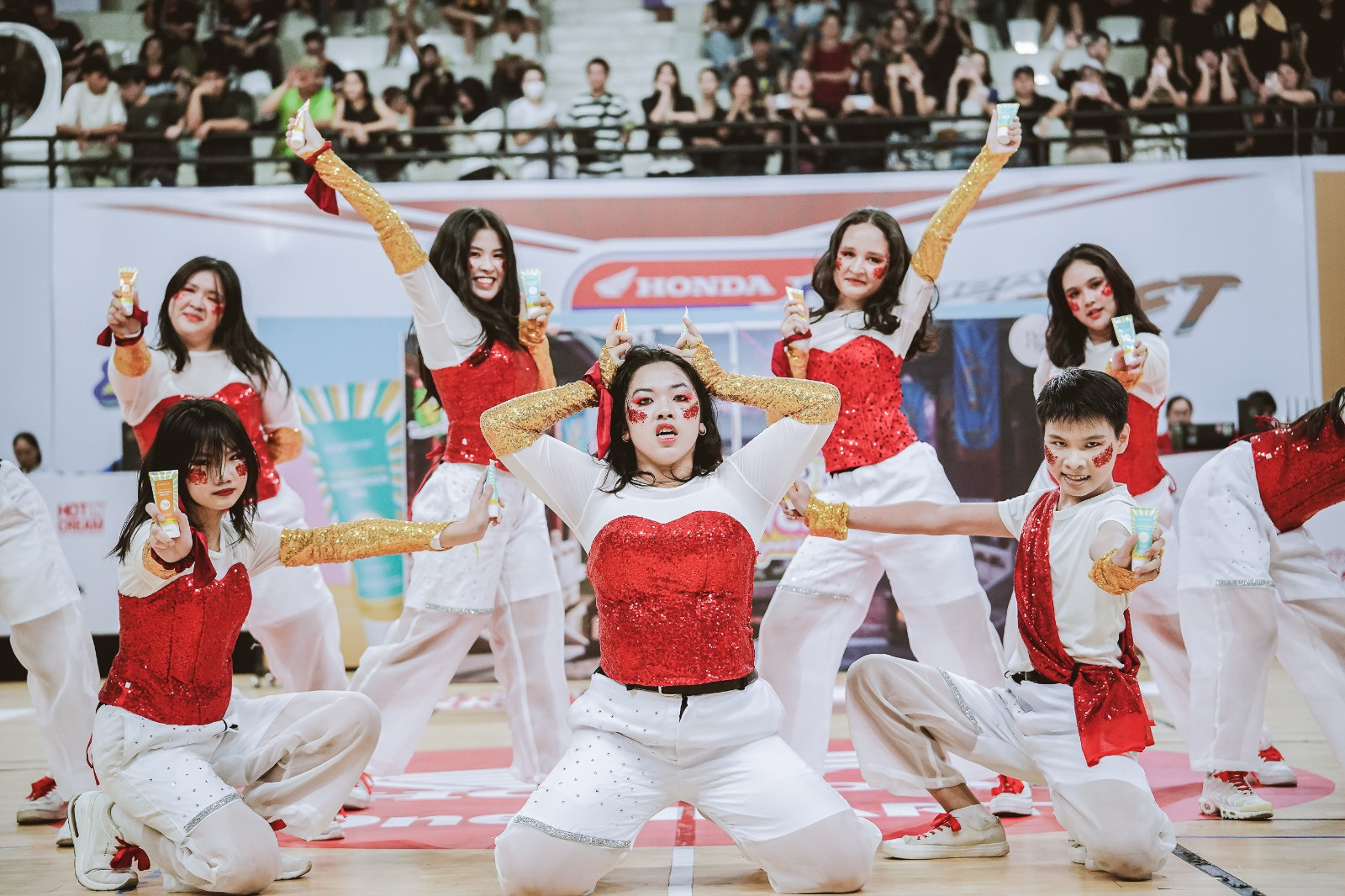 Dari Nuansa Korea Hingga Tiongkok, LYX dan ROSEVELT Gemparkan Panggung DBL Dance | DBL ID